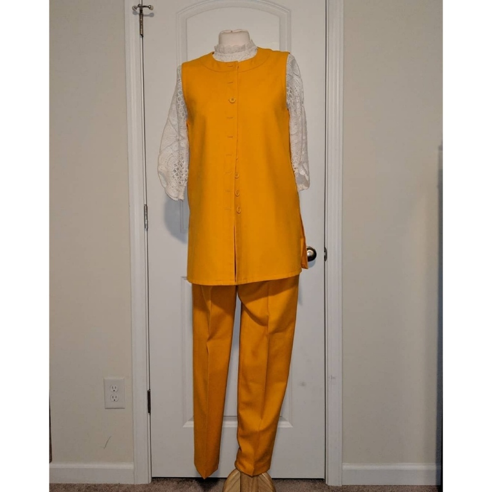 Golden Yellow Mod Suit - Gem